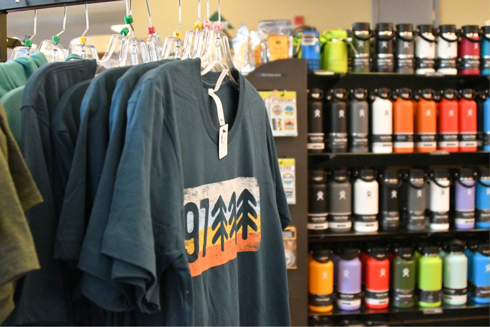 Dancing River Gift Shop Marketplace & Cafe – Redmond Airport